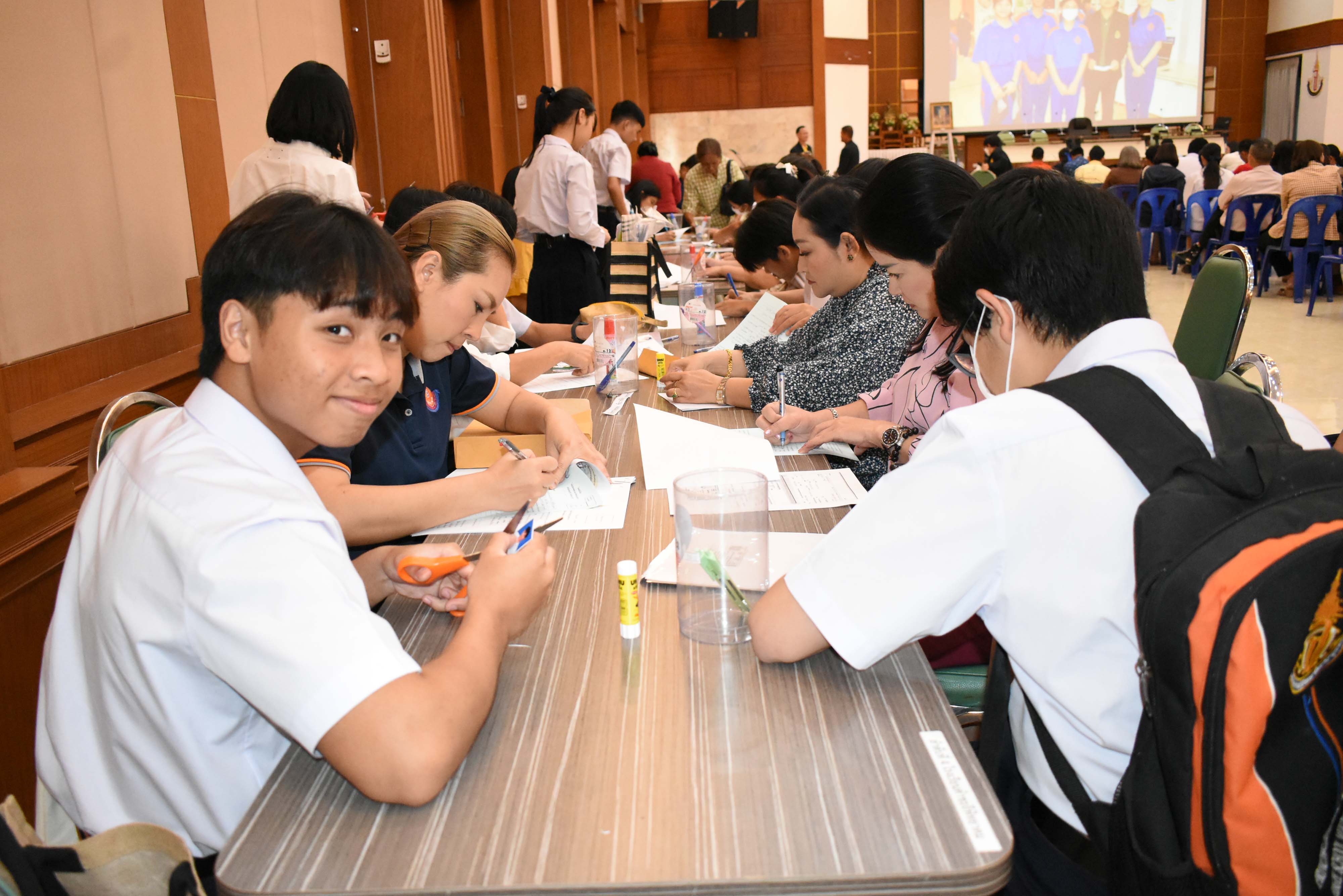 บรรยากาศการรับรายงานตัว มอบตัวและทําสัญญาการเป็นนักเรียนระดับชั้นมัธยมศึกษาปีที่ 4 ปีการศึกษา 2567