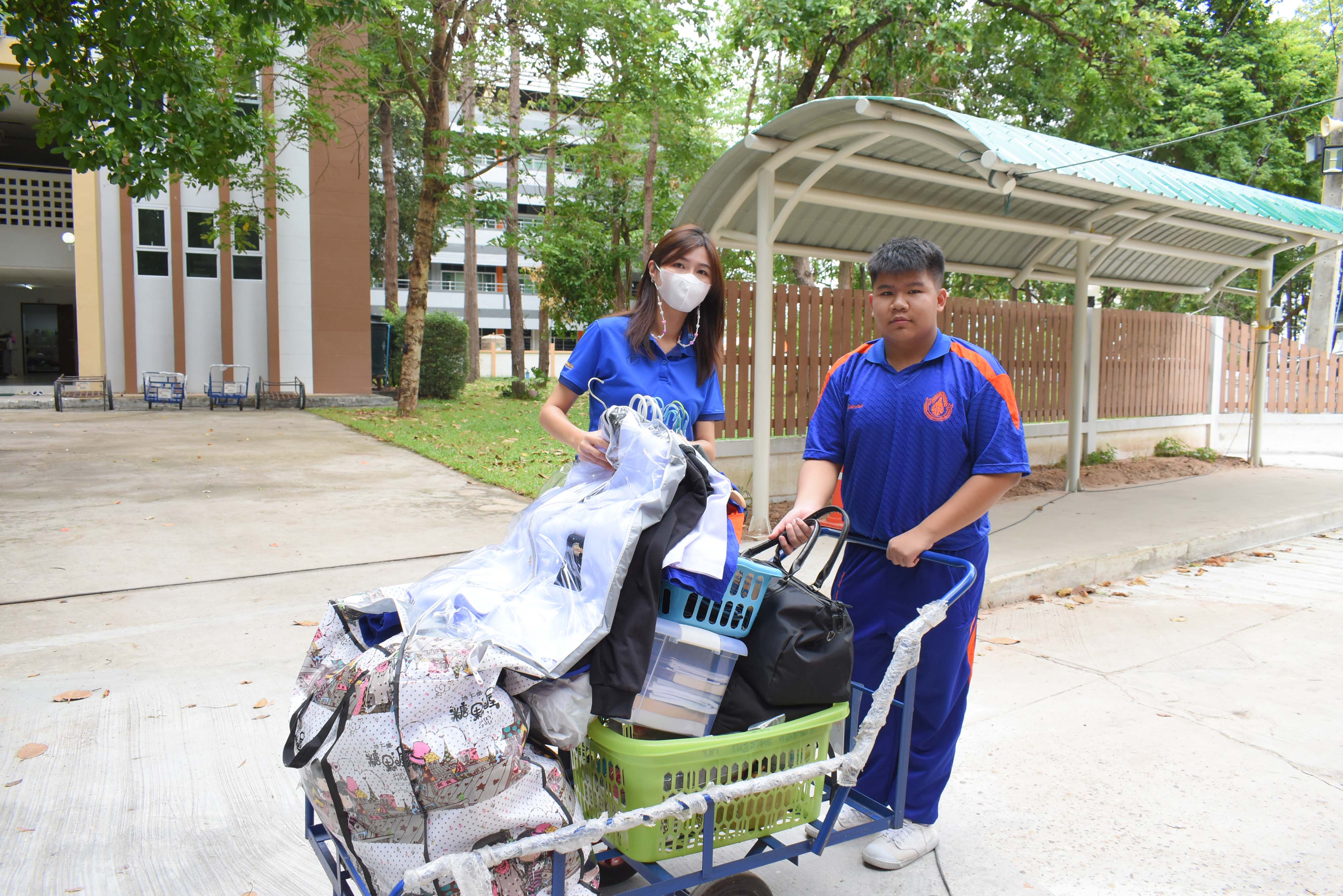 บรรยากาศการรับนักเรียนเข้าเรือนพักนักเรียนประจำ ภาคเรียนที่ 1 ปี ...