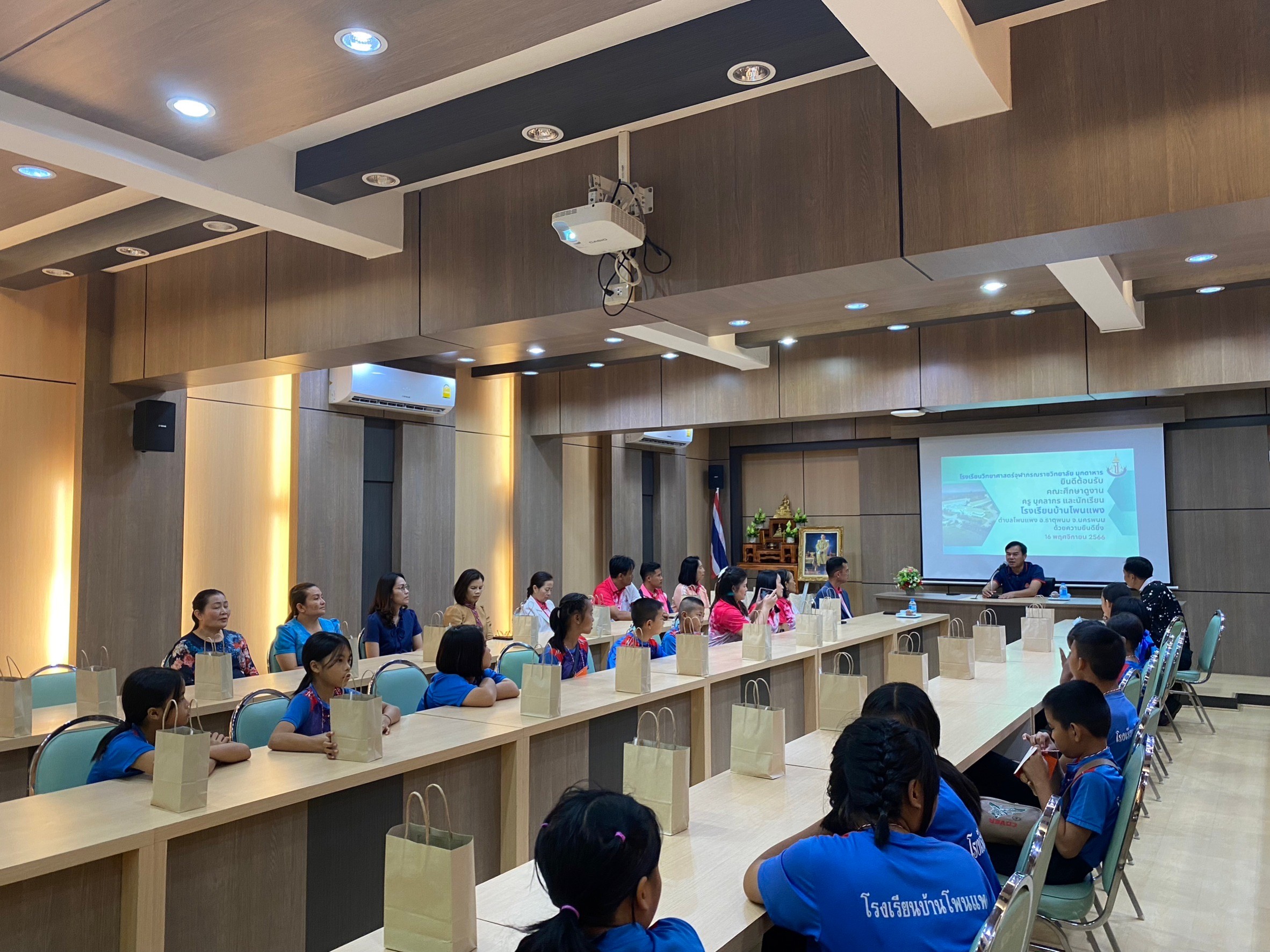 ต้อนรับคณะครูและนักเรียนโรงเรียนบ้านโพนแพง สำนักงานเขตพื้นที่การศึกษา ...