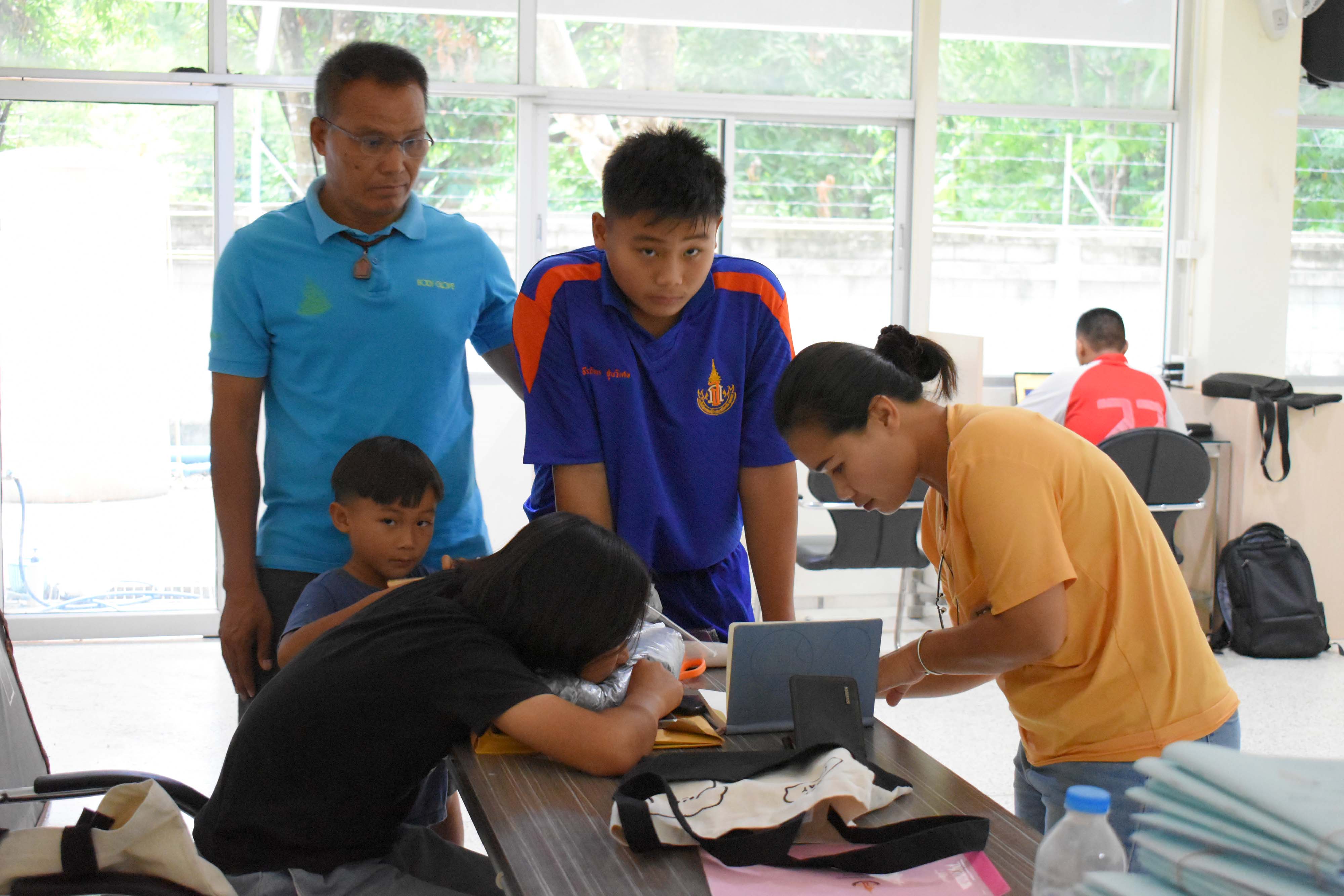 บรรยากาศการรายงานตัวเข้าเรือนพักนอนนักเรียนประจำ ภาคเรียนที่ 1 ปี ...